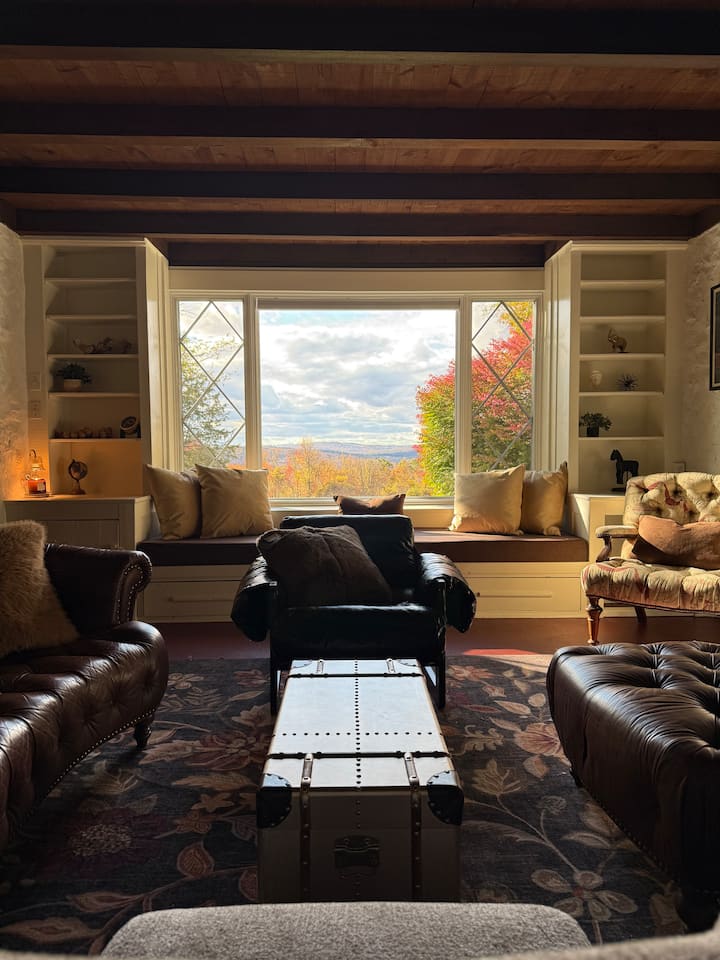 Luxury Stone Cottage On Historic Estate - Brewster, NY