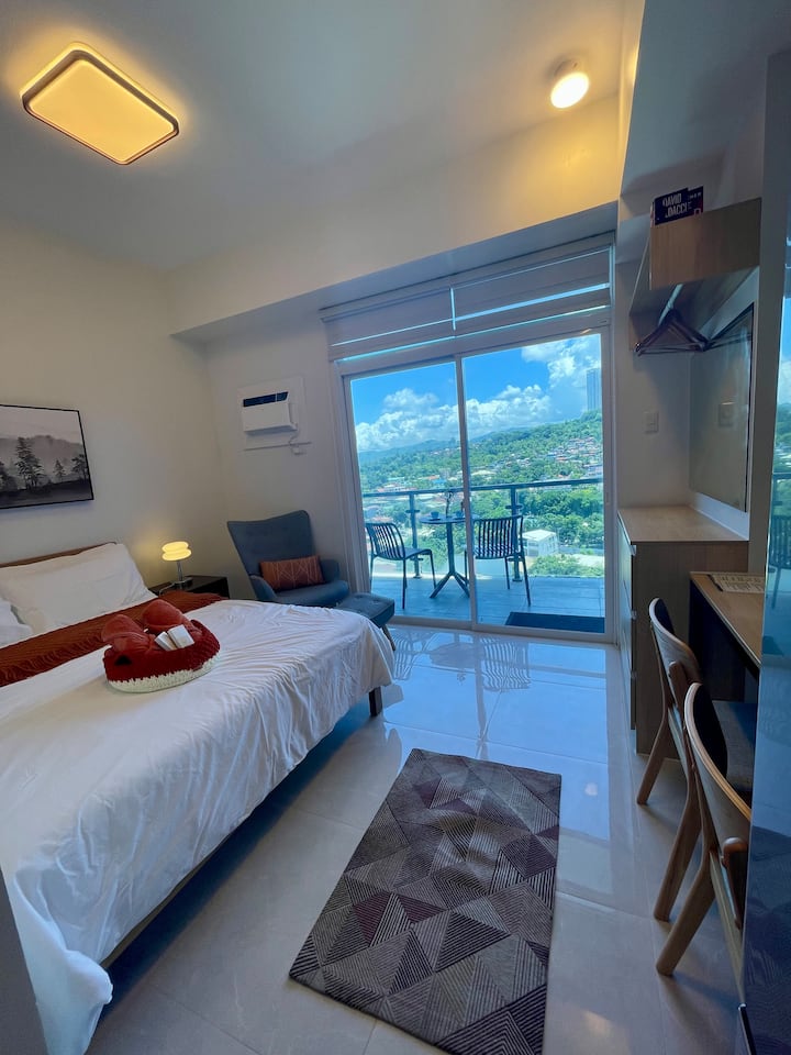 Studio In Cebu | Fast Wifi, Balcony + Pool Access - Cebu