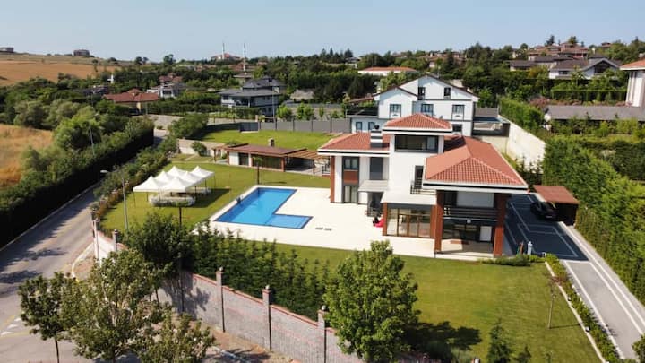 The Corner Pool House - Beylikdüzü