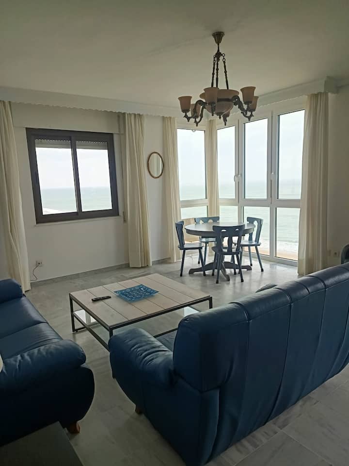 Zona Privada De Vivienda Frente Al Mar - Cádiz