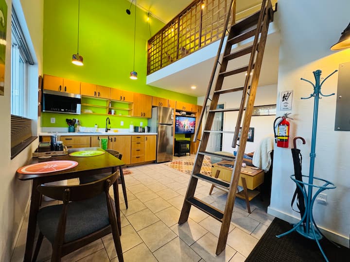 Treehouse Apartment - Gallatin Gateway, MT