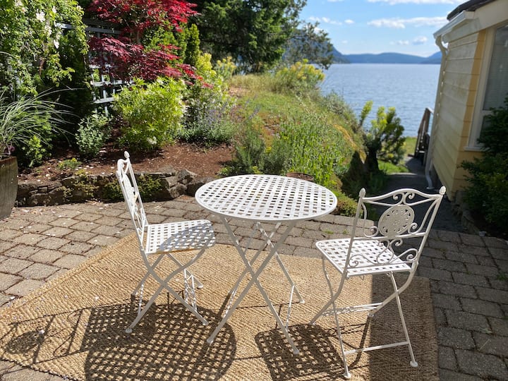 “A Place For Us”  Vesuvius Bay Beach Cottage - Galiano Island