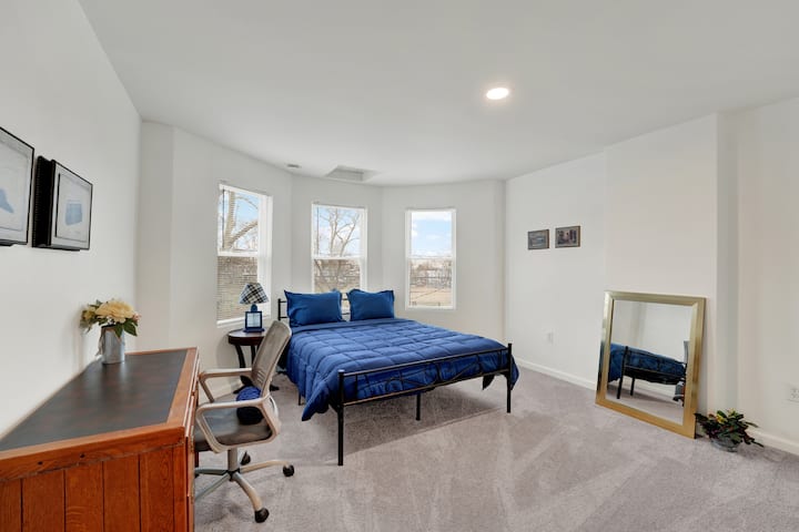 Downtown Wilmington Retreat + Free Parking - Wilmington, DE