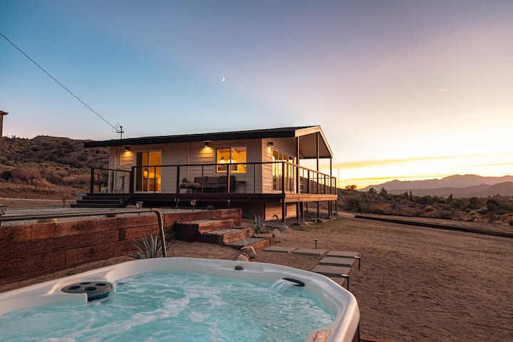 Zen Mountaintop Retreat - Hot Tub + Views + Stars - Morongo Valley, CA