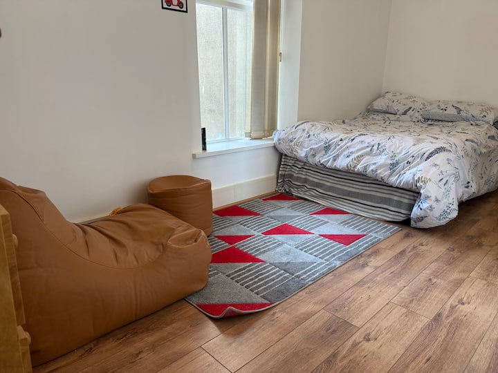 Cozy & Comfortable Room - Greystones
