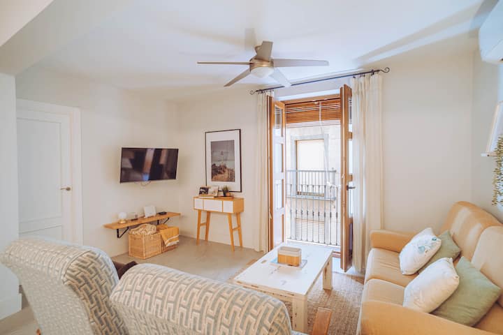 Apt. Historic Center., Pub. Parking, Work Friendly - Jaén, Spain