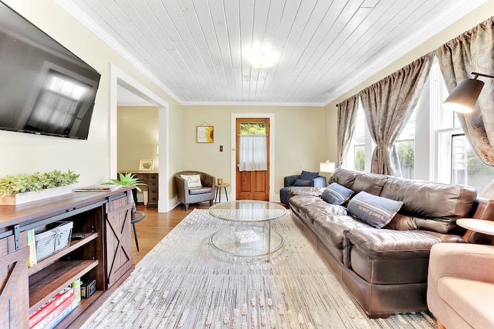 Cozy Upstate Retreat Walk To Saugerties Village - Saugerties, NY