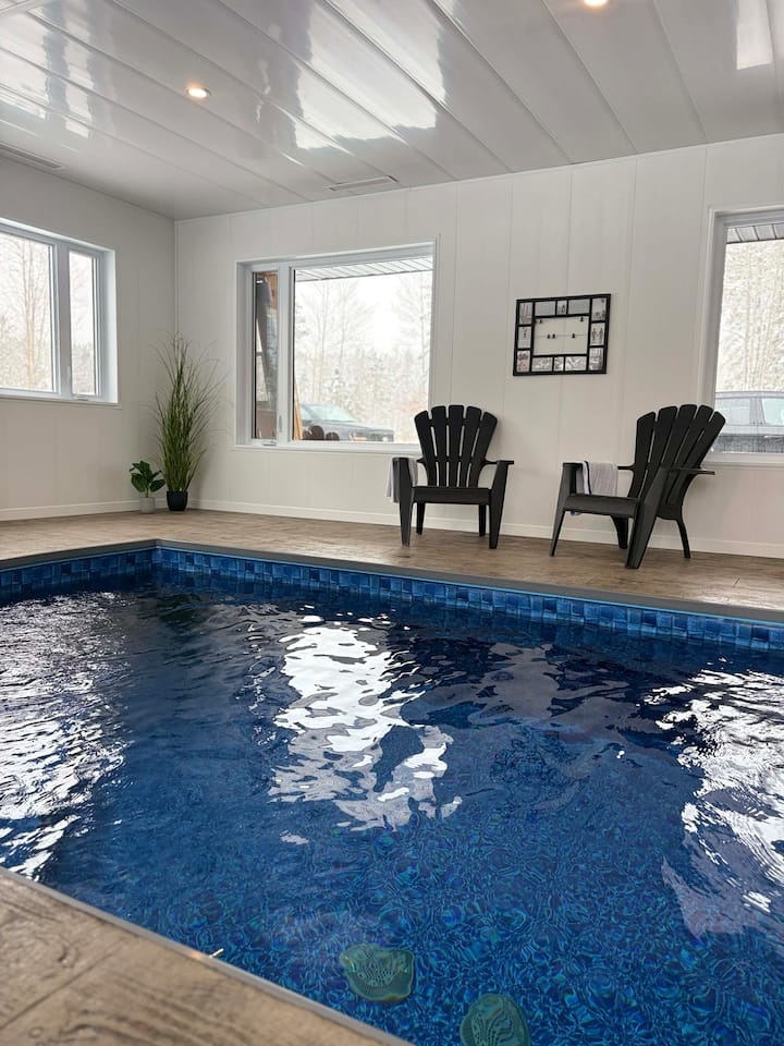 Piscine Intérieure, Salle De Cinéma, Pool/pingpong - Shawinigan