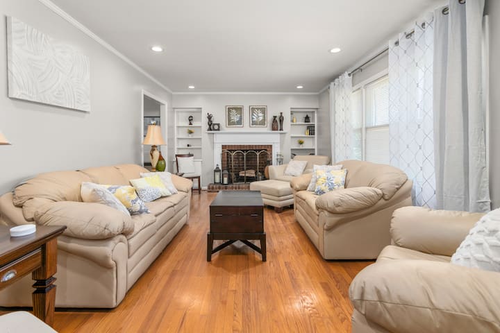 Spacious Living Less Than 2 Miles To Elon Univ! - Burlington, NC