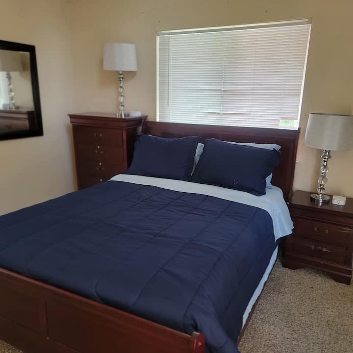 Beautiful Room W/ Shared Bath - Petaluma, CA