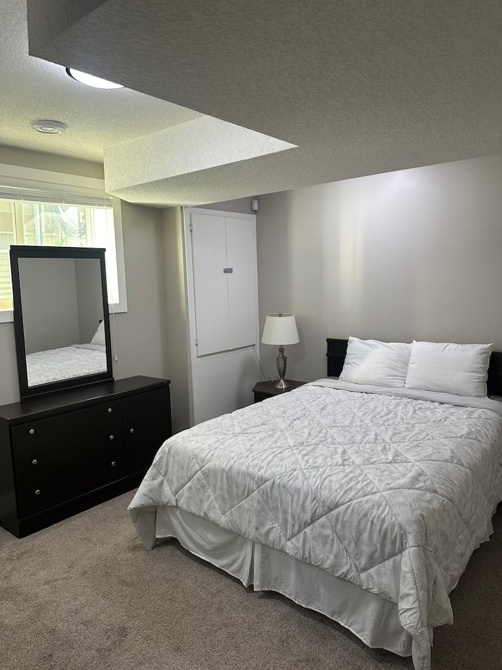 Spacious 2-bedroom Suite - Airdrie