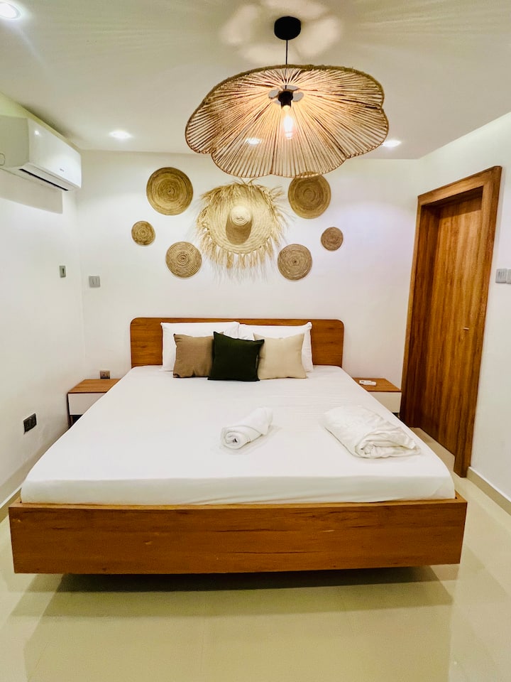 1 Bedroom Scandinavian Home With Mini Golf Area. - Lagos, Nigeria
