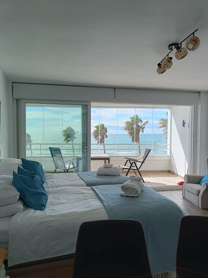 Beachfront Studio Apartment - Calahonda