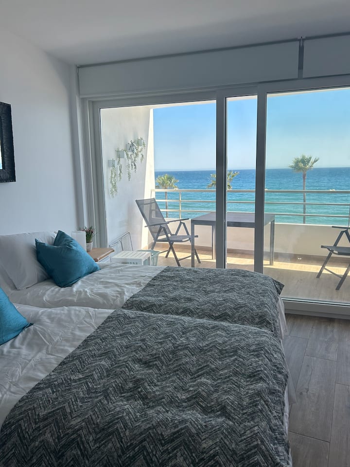 Beachfront Studio Apartment - Calahonda