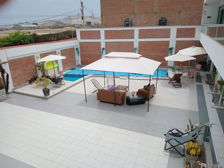 Casa Amplia Con Dos Piscinas - Chilca