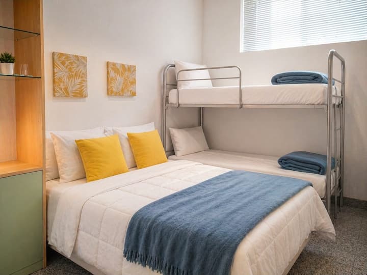 Habitación Privada 4 Personas #105 - Madrid
