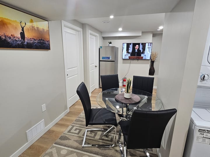 Welcoming Private 2 Bedroom Unit - Winnipeg