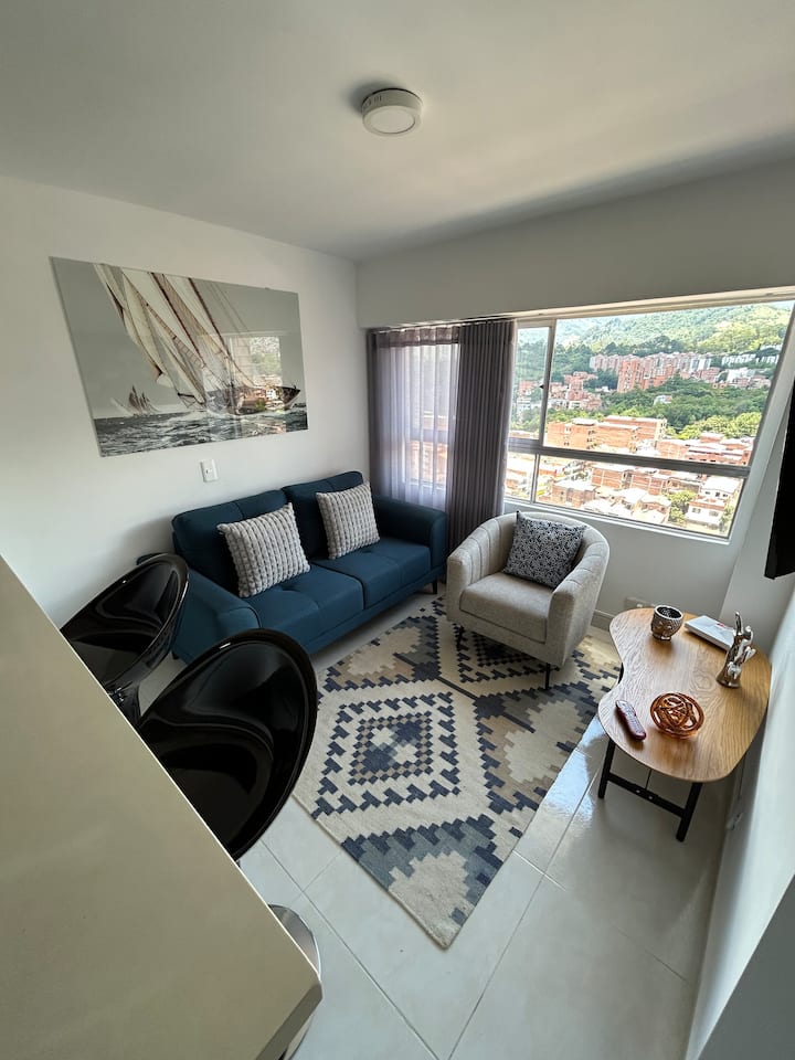 Espectacular Vista A La Ciudad Desde El Piso 23 - Medellín