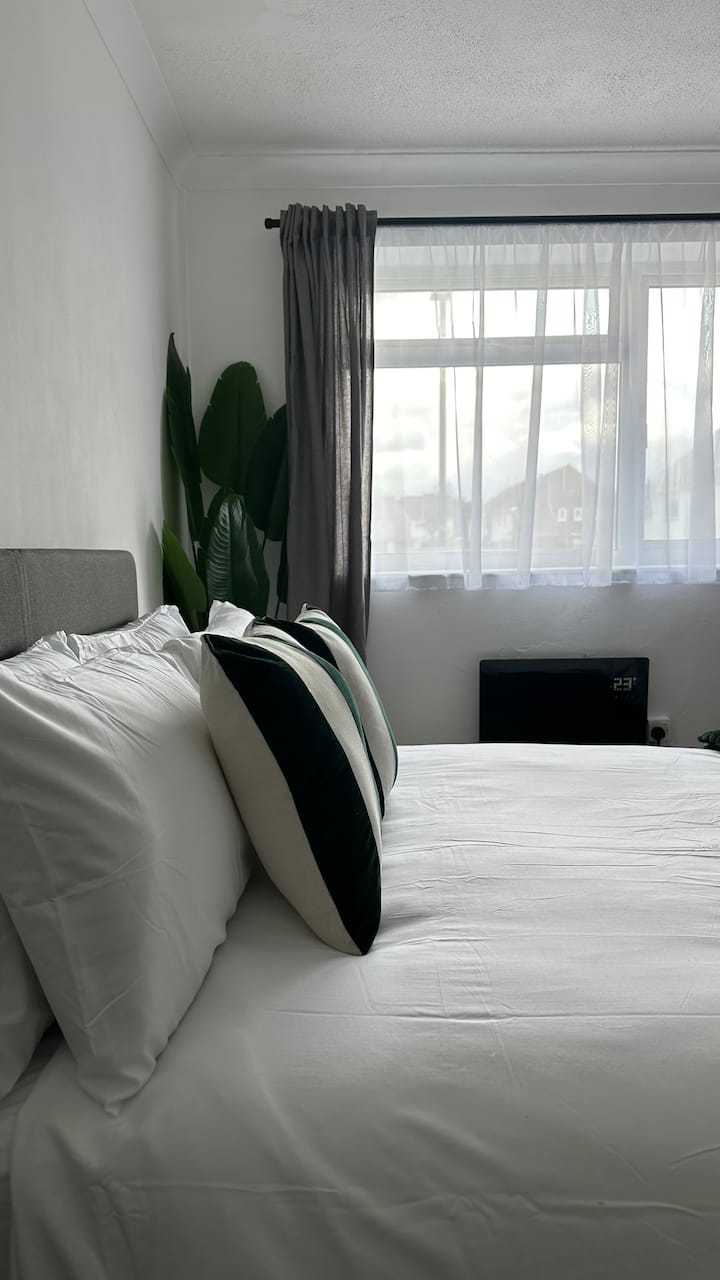 The Snug Nest, Modern 2 Bedroom Apartment - Dagenham
