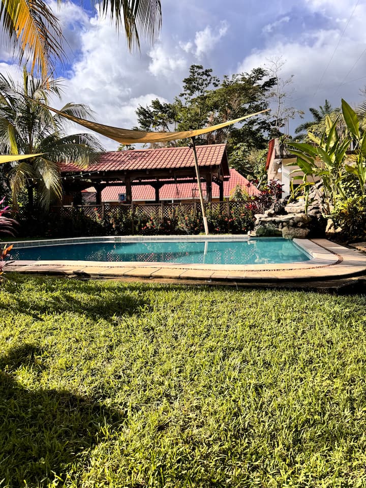 Casa Mangos, En Río Dulce - Morales