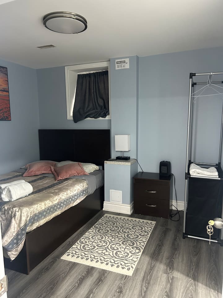 Cozy Place, Attached Washroom - Caledon