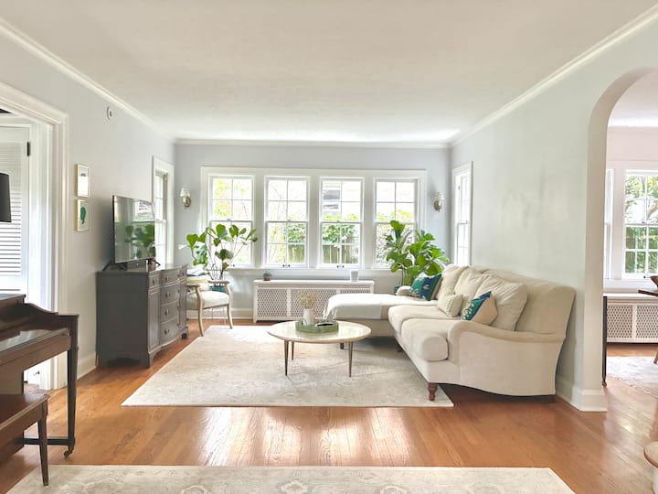 Charming Family Home Walk To Nd Stadium-sleeps 12+ - South Bend, IN