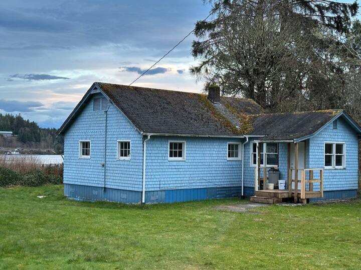 Oceanfront Cabin 
Walk On Waterfront So Peaceful - Port Hardy