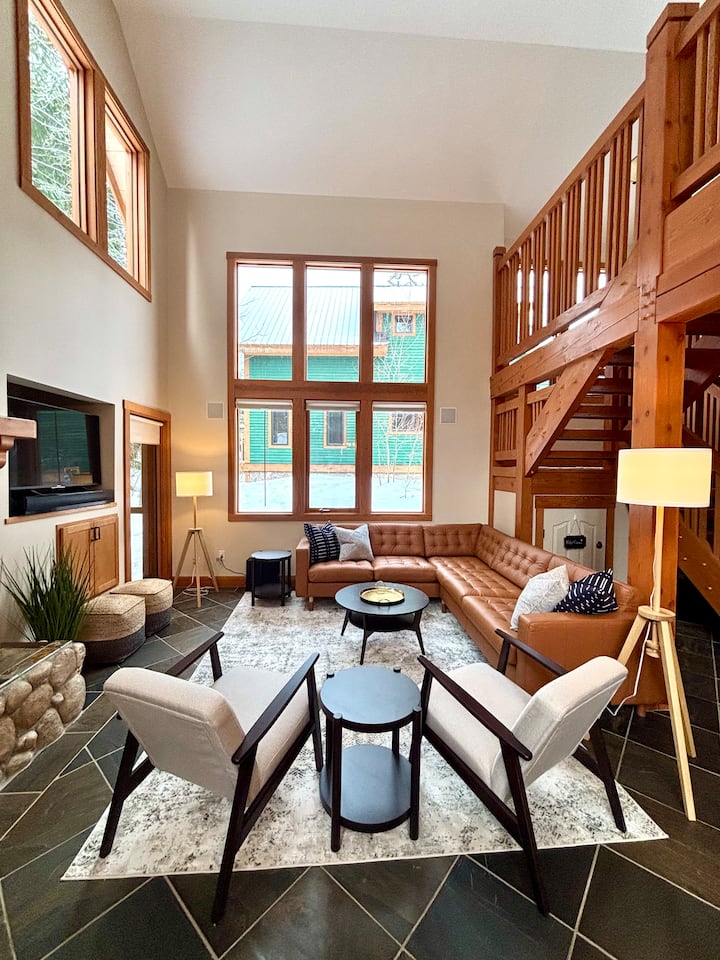 New Listing! Purcell Woods Chalet – Sleeps 12 - Golden