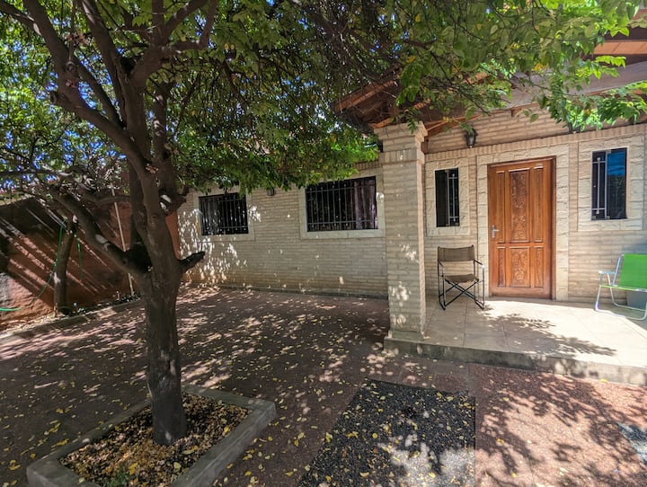 Casa Entera! Espacio, Tranquilidad Y Calidez. - Mariano Roque Alonso