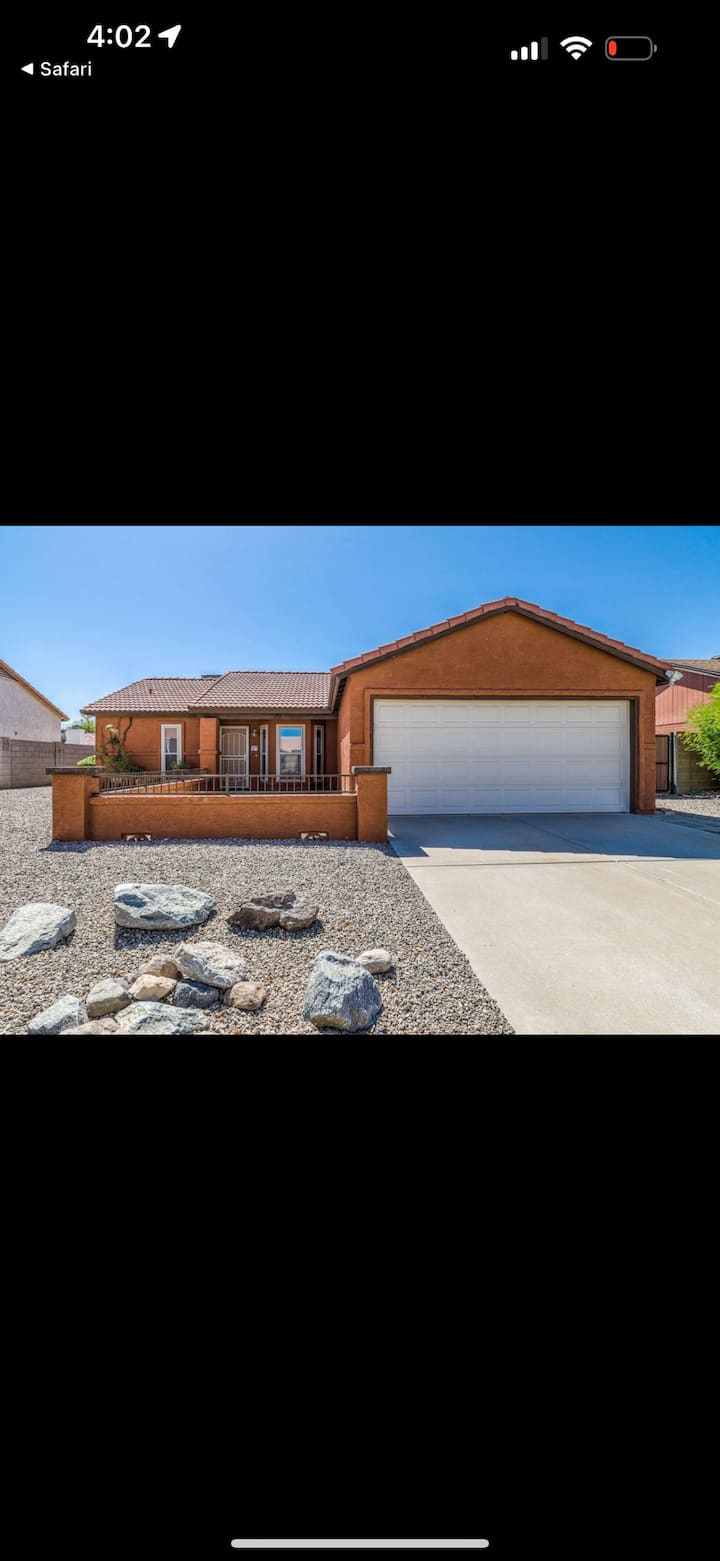 Beautiful Modern Home - Glendale, AZ