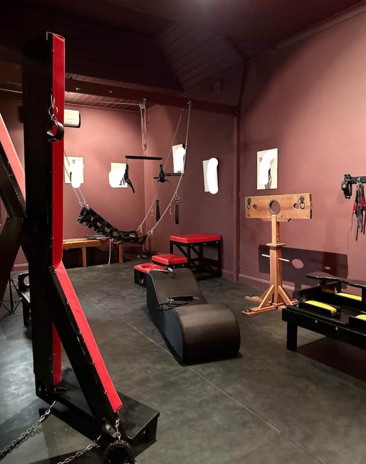 Perth Red Room - East Fremantle