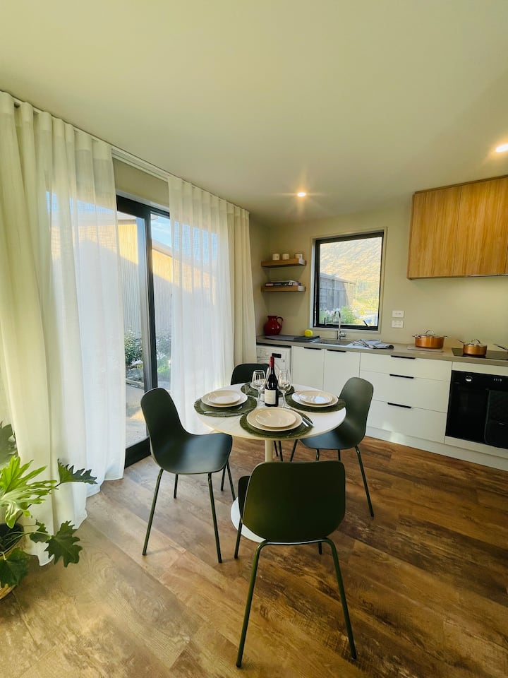 Gateway To Ski, Wine And Trails - Queenstown