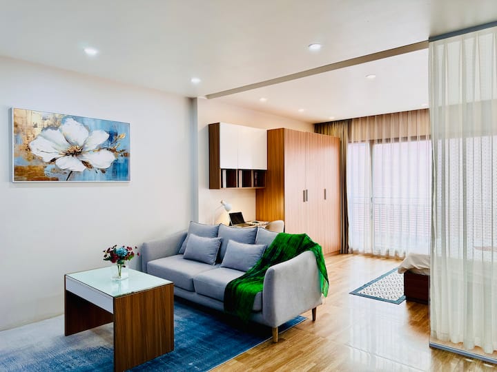Check Luxury Studio/west Lake/15' To Old Quarter - China