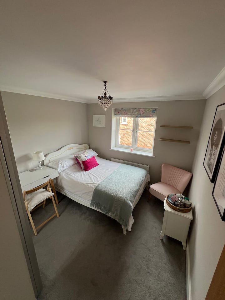Cosy & Comfortable Room With Private Bathroom - Wimborne Minster