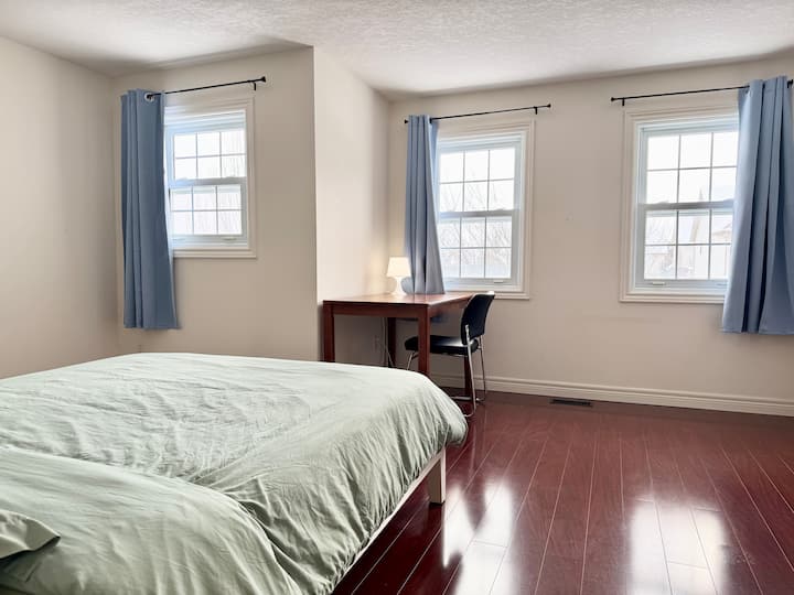 Master Bedroom W/ Private Bath - St. Jacobs