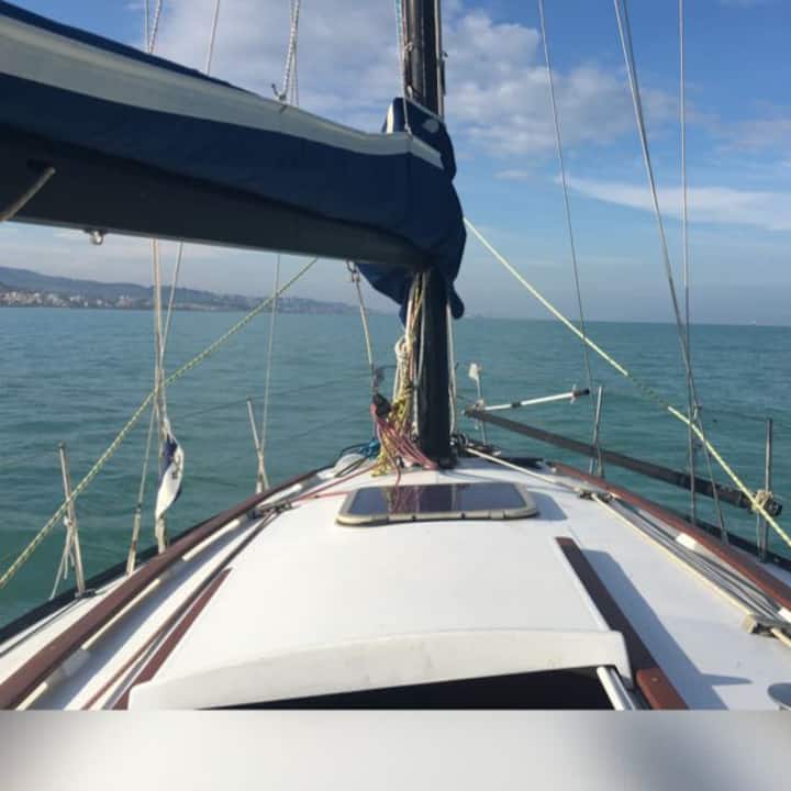 Si Dorme A Casa, Al Mare Si Va In Barca A Vela - Ancona