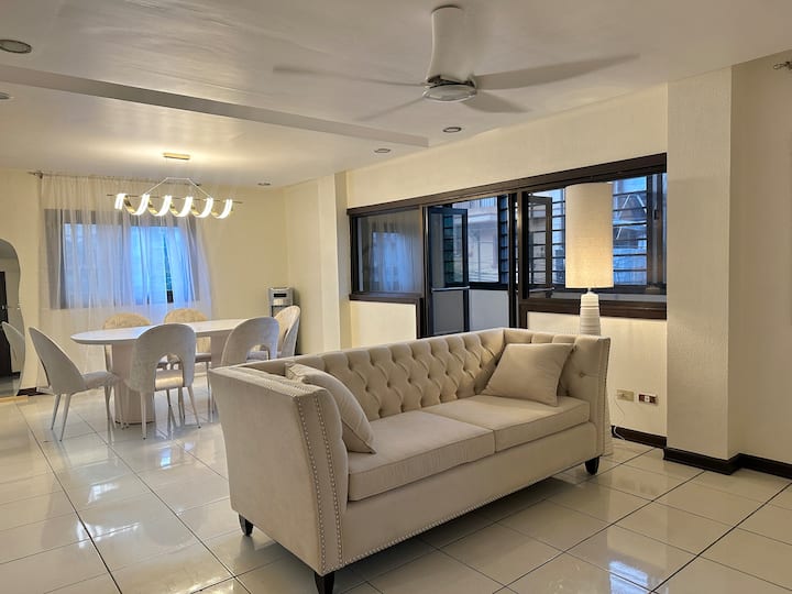 Himbing Sa Pino: Spacious 4 Bedroom, Free Parking - Baguio