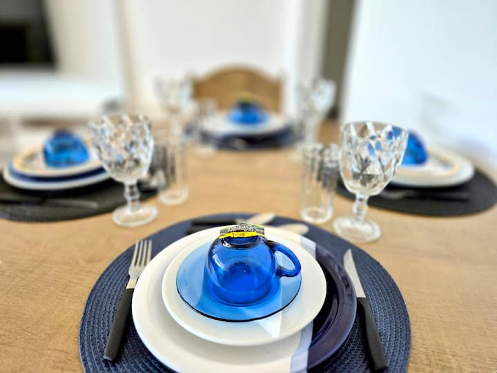 Apto C/ Varanda E Vista Para Rua, Tv E 2 Suítes! - Teixeira de Freitas