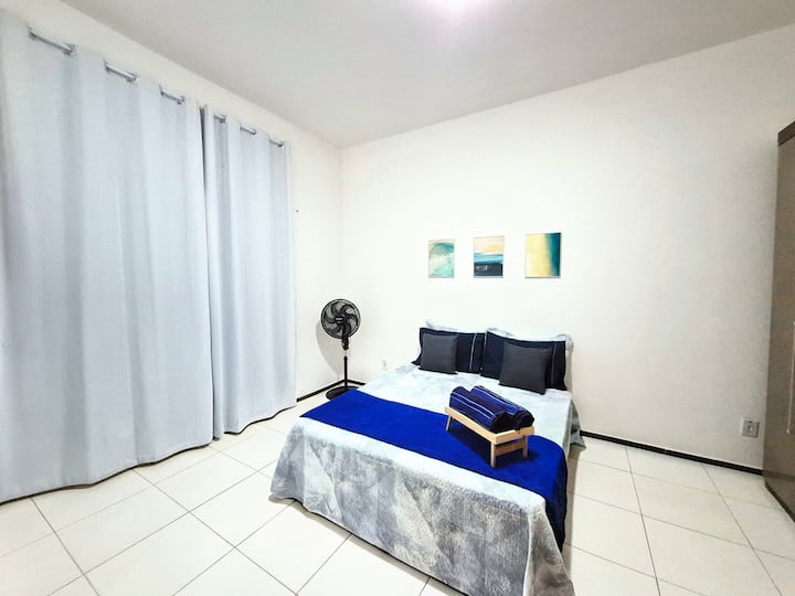 Apto C/ Varanda E Vista Para Rua, Tv E 2 Suítes! - Teixeira de Freitas