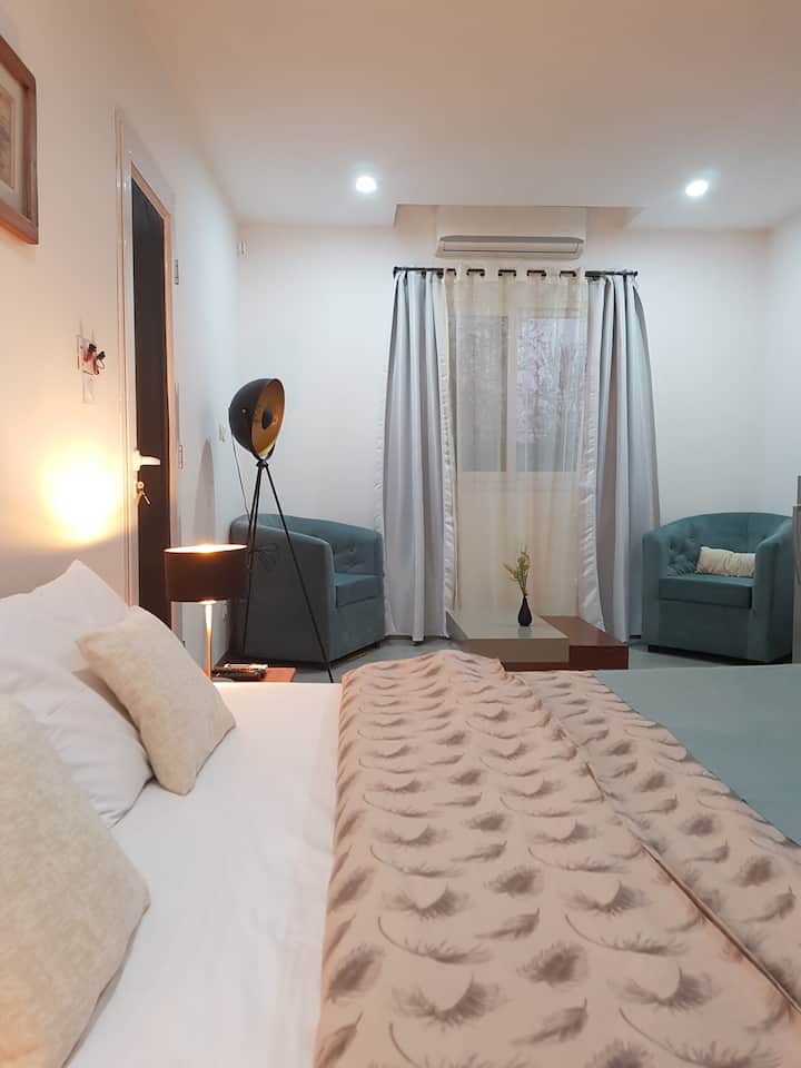 Chambre Camila éQuipée Piscine- Terrasse -Jardin - Burkina Faso