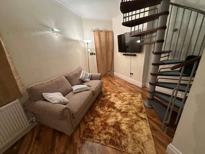 High Bank-private Accommodation - Mirfield