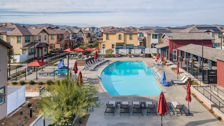 3 Bed/2.5 Bath*garage*dog+cats Ok*pool*2023 Build - Temecula, CA