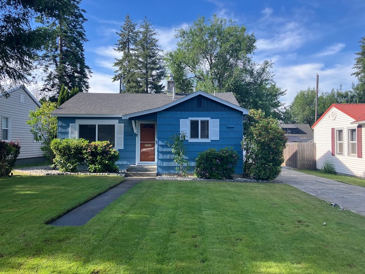 Cozy 2br Bungalow Minutes From Lake Coeur D'alene - Coeur d'Alene, ID
