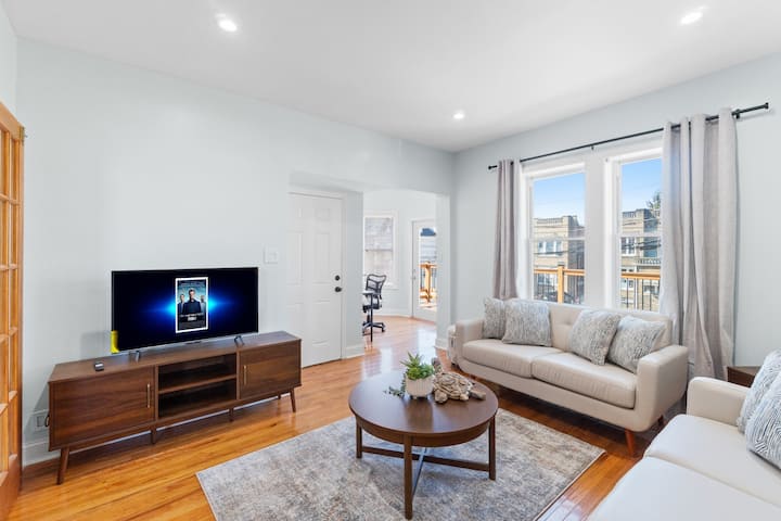 Metro City Stay | Parking + Balcony | 20 Mins Nyc - Queens, NY