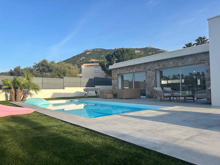 Villa Neuve Avec Piscine 3 Chambres 140 M2 - Calvi