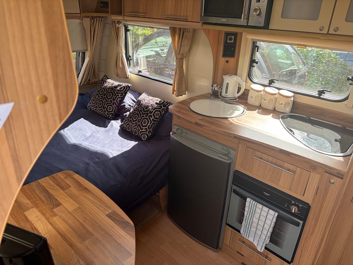 Little Orion Walking Distance Gatwick Airport - Crawley