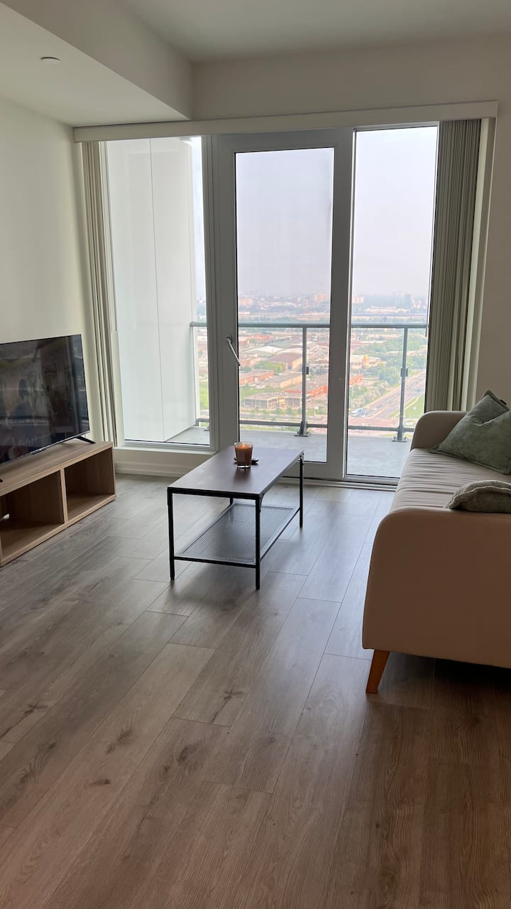 1+ Den, 2 Baths Close To Subway - Vaughan