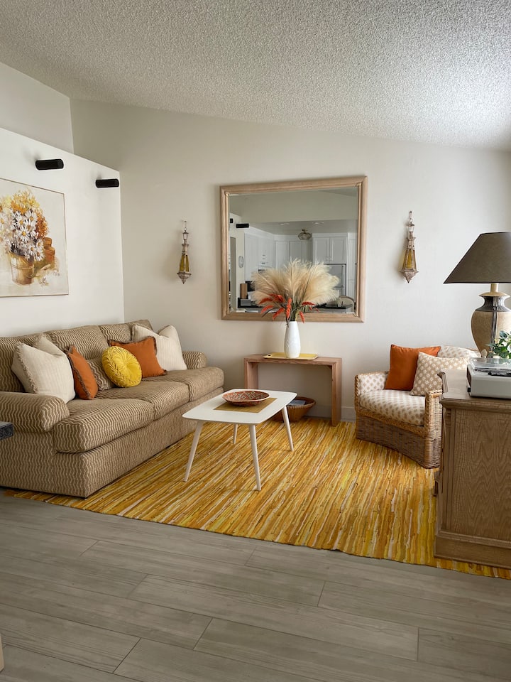 Renovated 2 Br Condo Conveniently Located - Palm Desert, CA