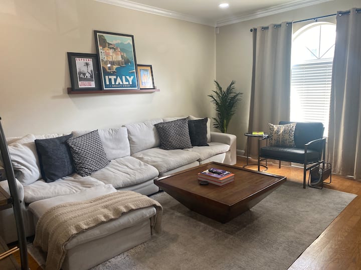 Charming Townhome In Perkins Rd Overpass Area - Baton Rouge, LA