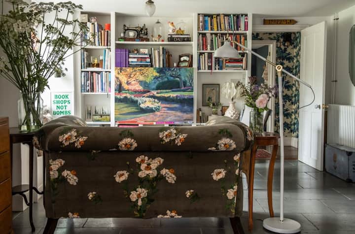 Unique Cottage Set Within A Walled Garden - Bruton